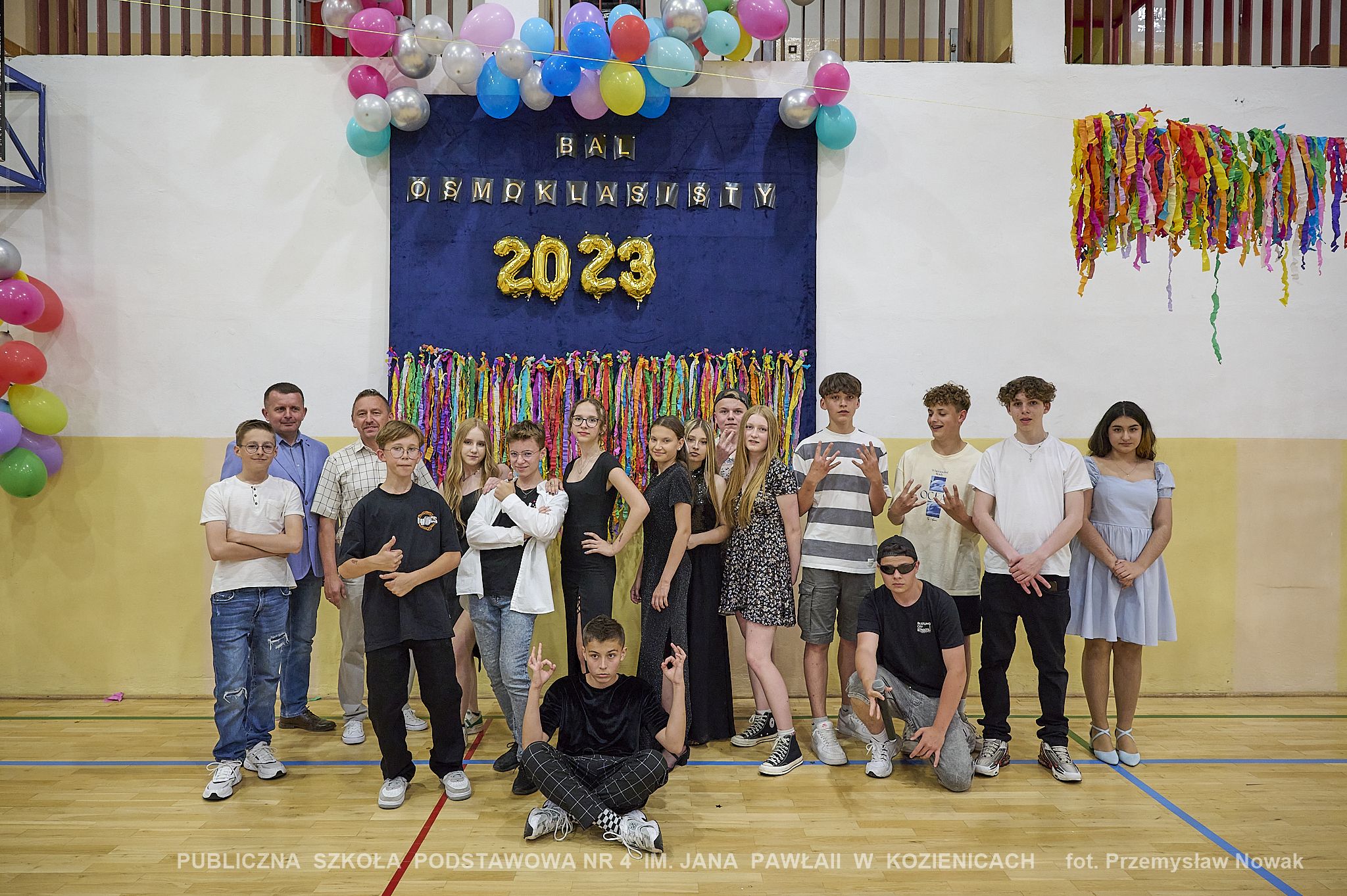 Uroczysty bal klas 8 - Publiczna Szkoła Podstawowa nr 4 im. Jana Pawła II w Kozienicach